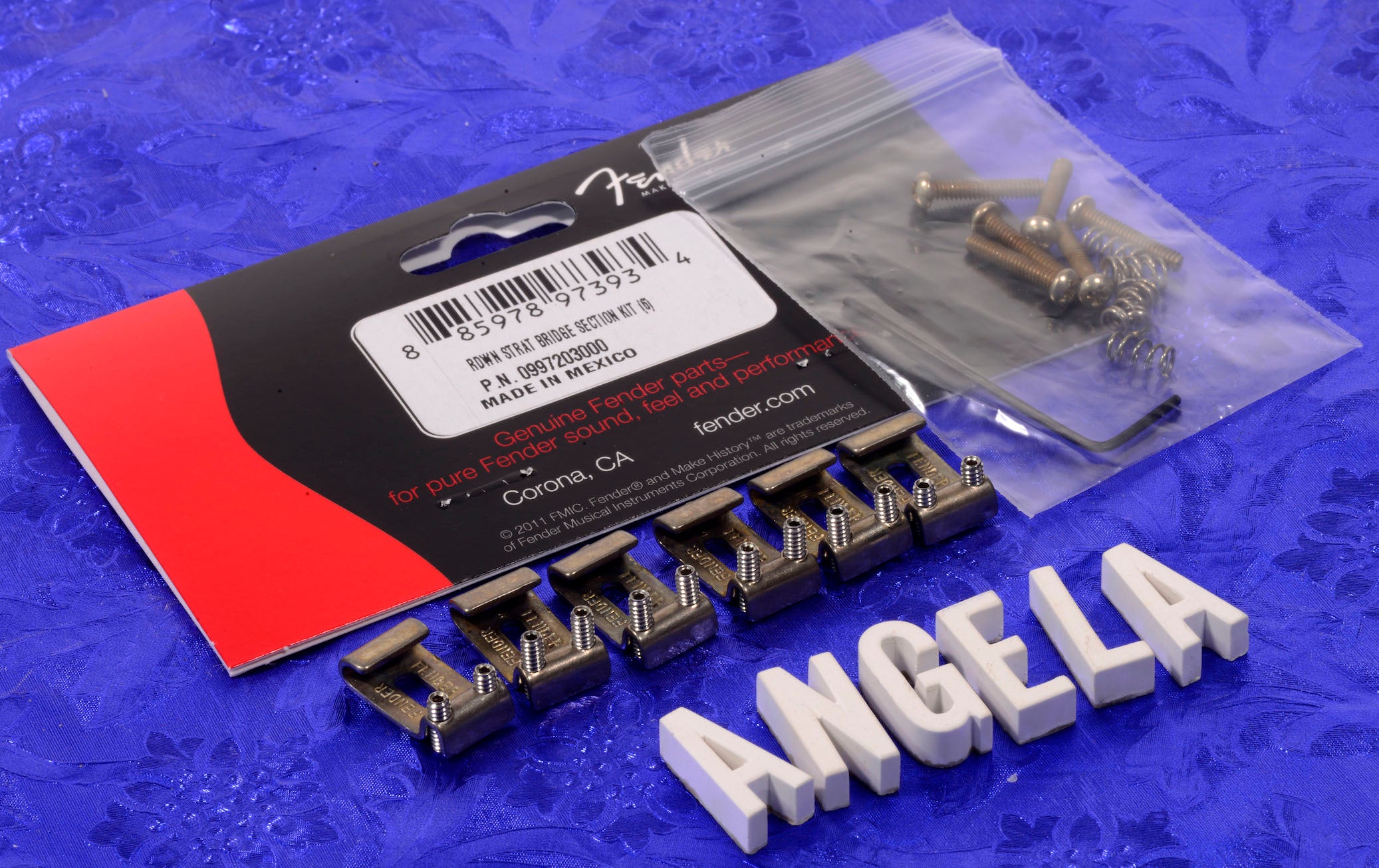 Fender Road Worn Aged Stratocaster Bridge Saddle Kit, 0997203000 ...