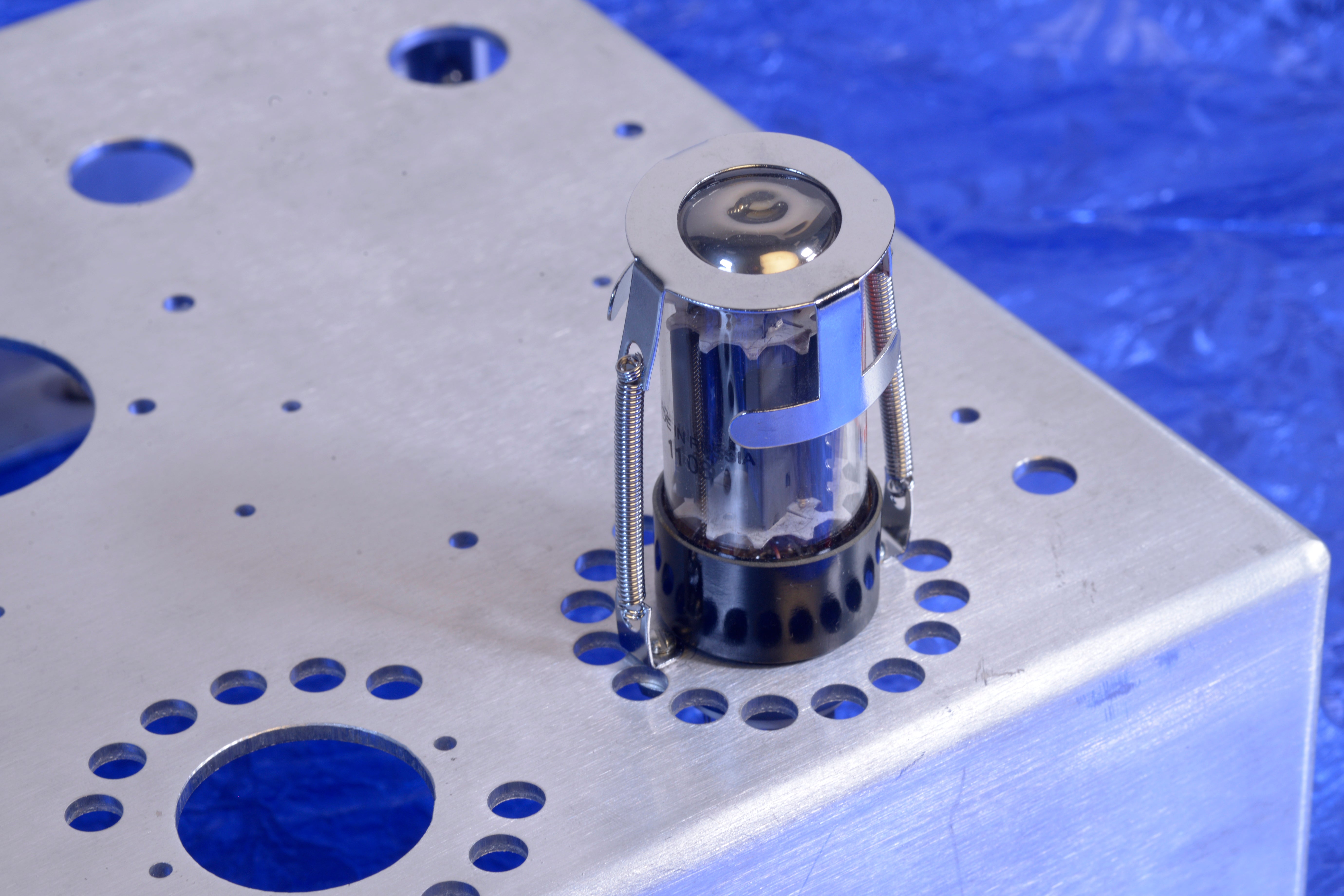 One Spring Loaded Chassis Mount 1.5" Short Tube Retainer For GZ34, 6SN ...